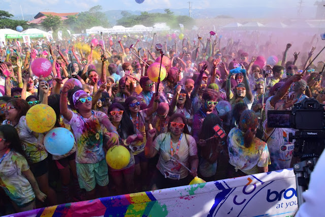 COLOR MANILA RUN: GRABBED PHOTOS - T E E N A G E R E V E R I E