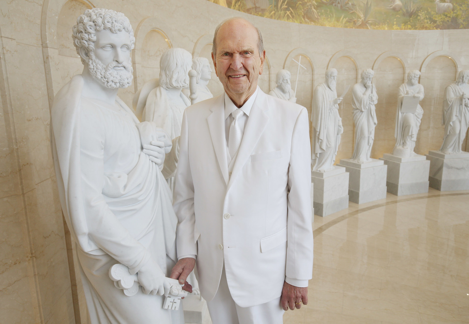 Publican Foto del Profeta junto a Escultura de Pedro y su Visión de lo ...