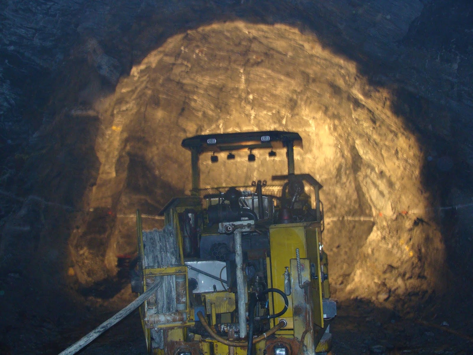 JAGUAR MINING - MINA SANTA ISABEL - ITABIRITO, MG - 2011