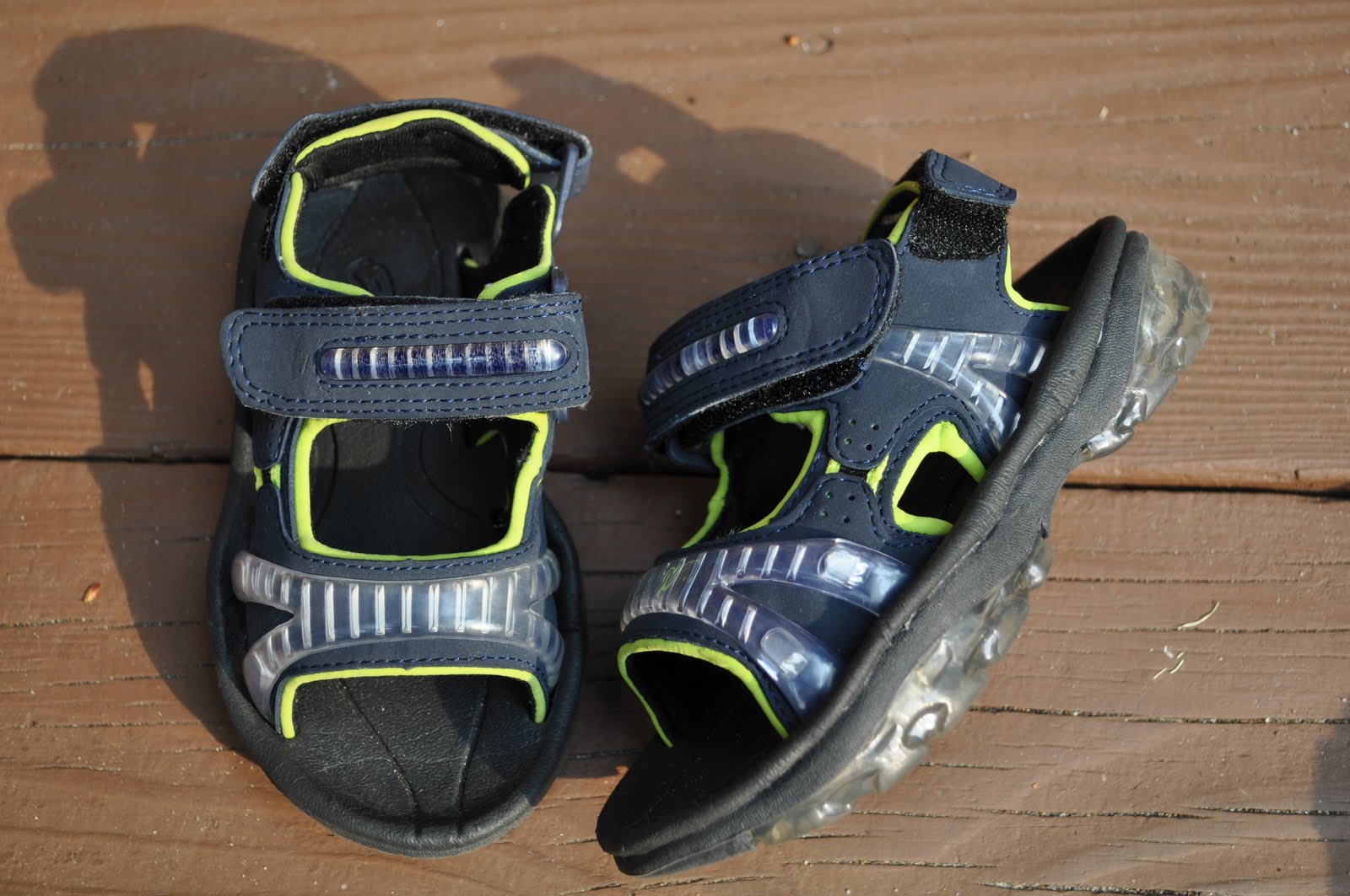 selling some stuff: Stride Rite size 7 "solar sandle", light up boys ...