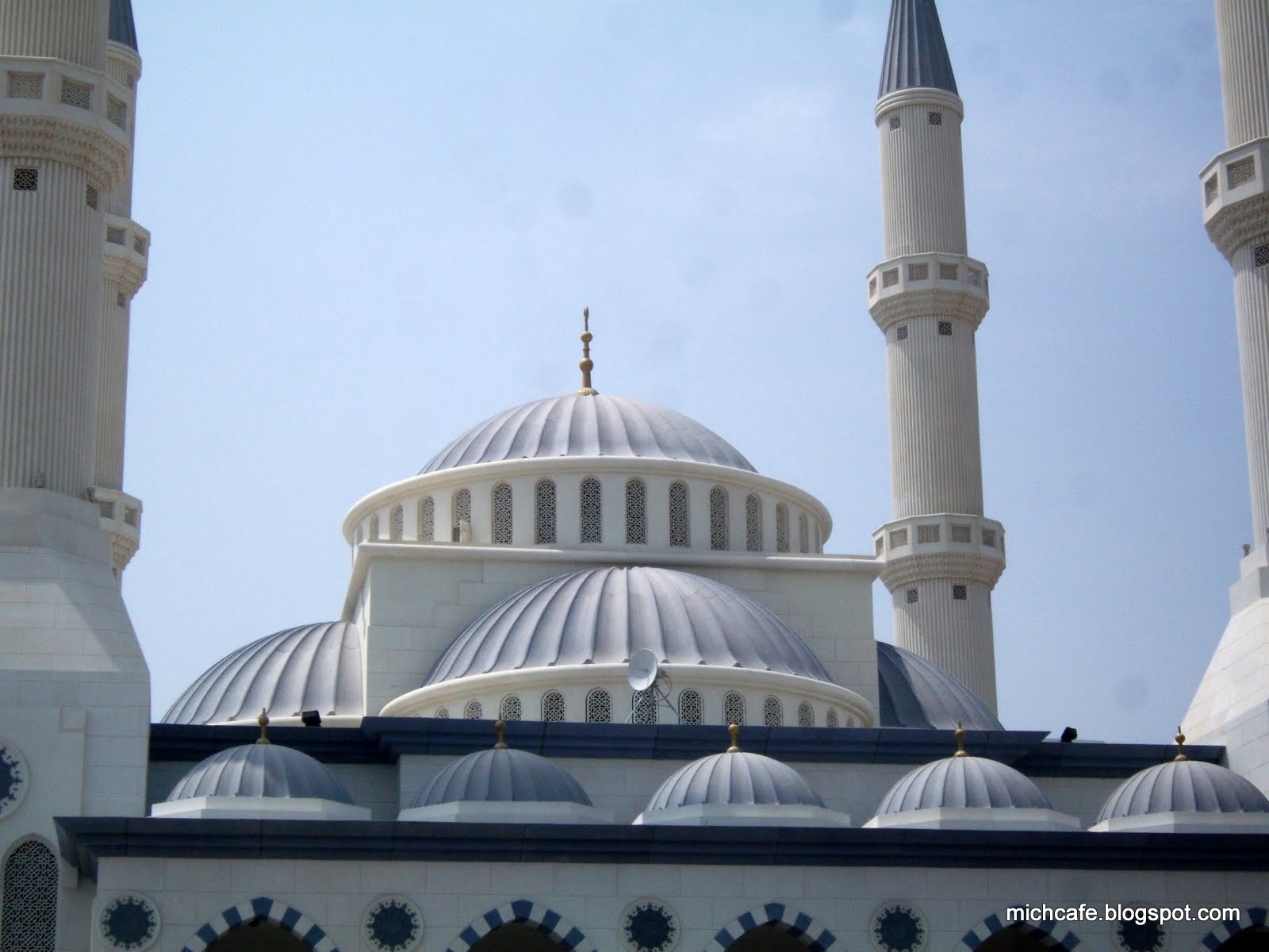 Mich Café: Dubai gets its Blue Mosque