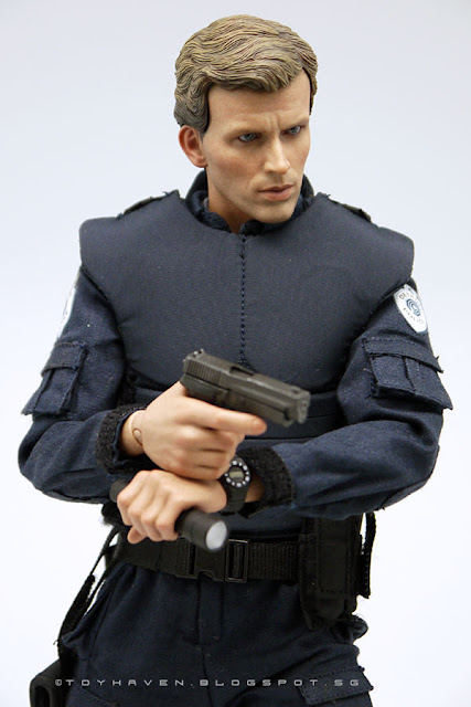 toyhaven: Review III: Hot Toys MMS266 1/6th scale Alex Murphy ...