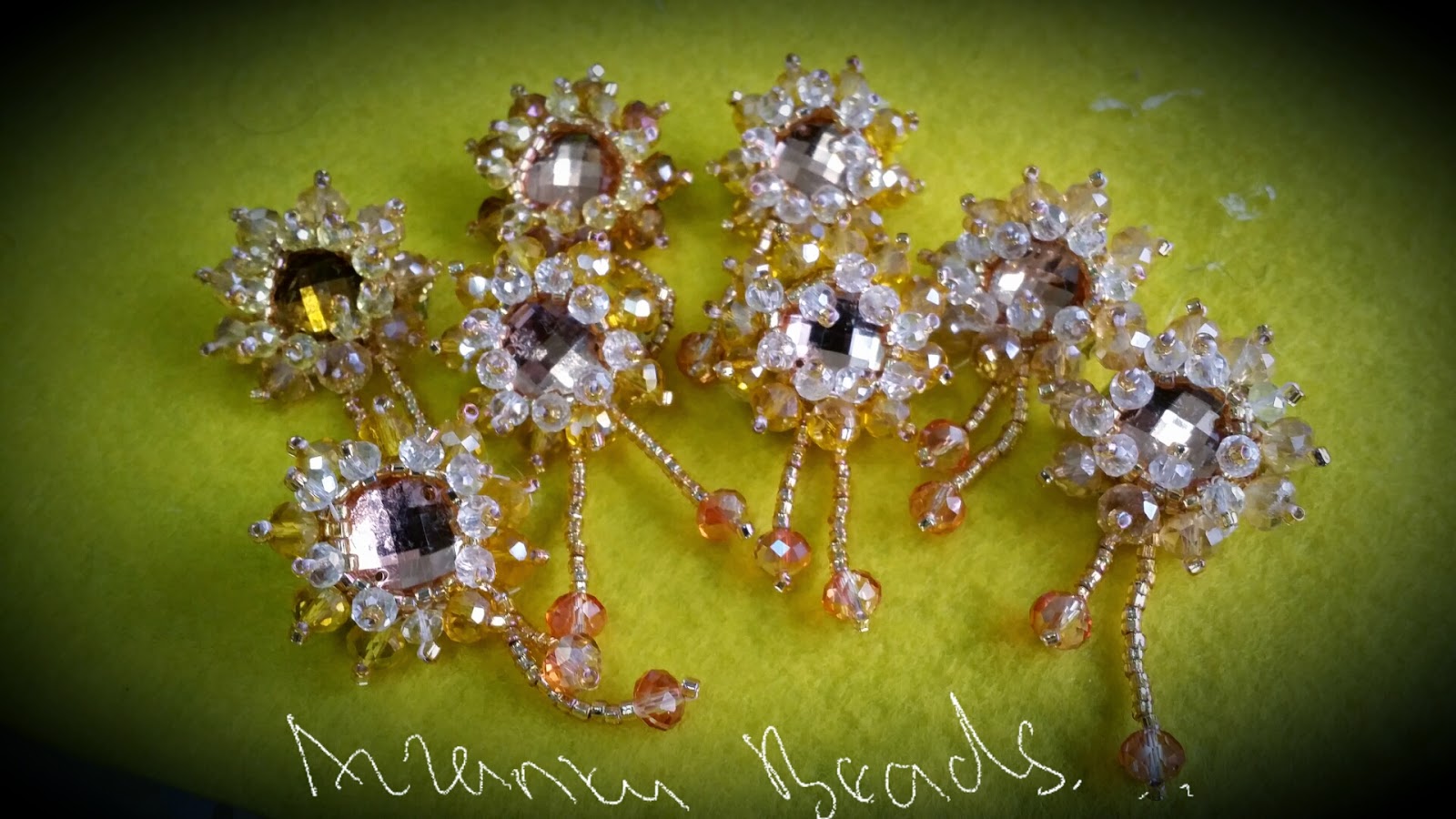 Azzanku Collections: Sulaman manik 3D.