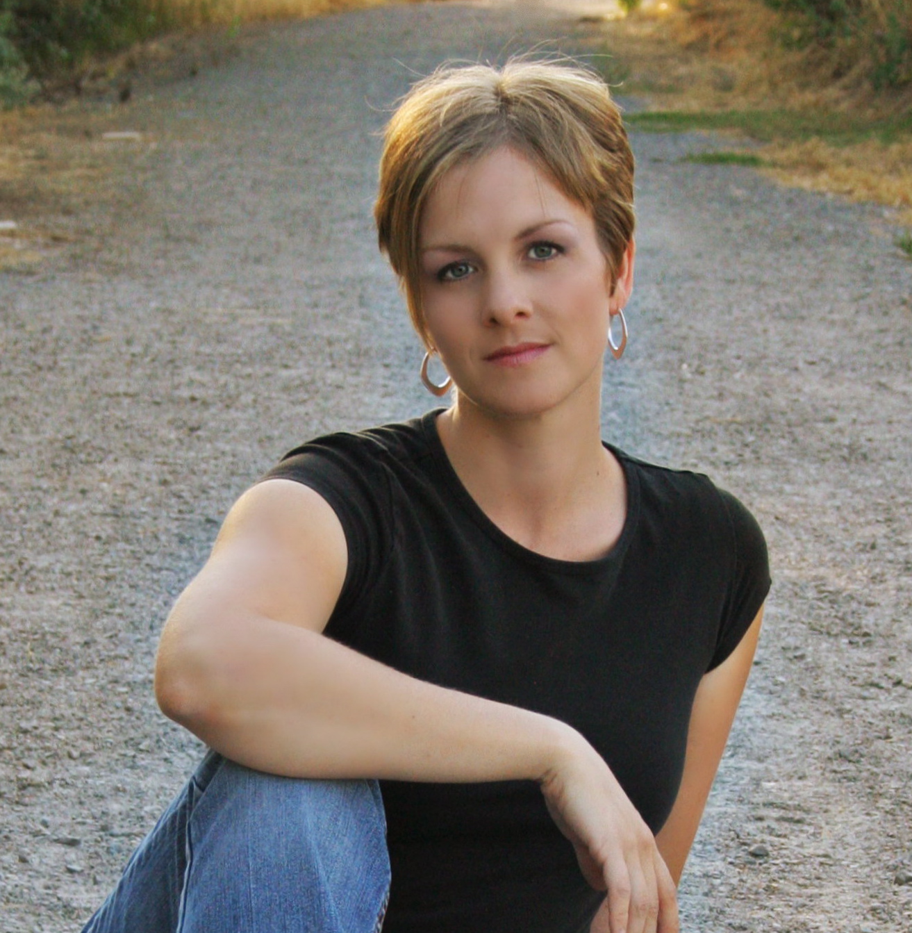 Presenting Lenore: Author Interview: Bethany Wiggins previews Stung