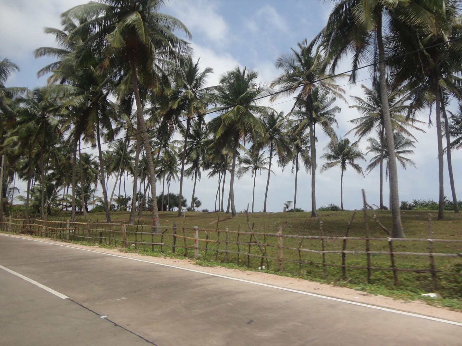 Simple Travels: BiKe RiDe to Bopitiya/Uswetakeiyawa - Roadway