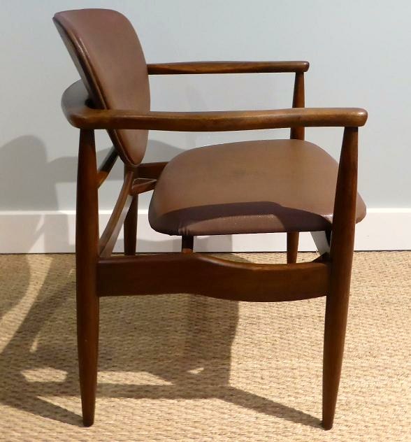 MICHAEL THOMAS : Pair of Danish Modern Chairs for John Stuart