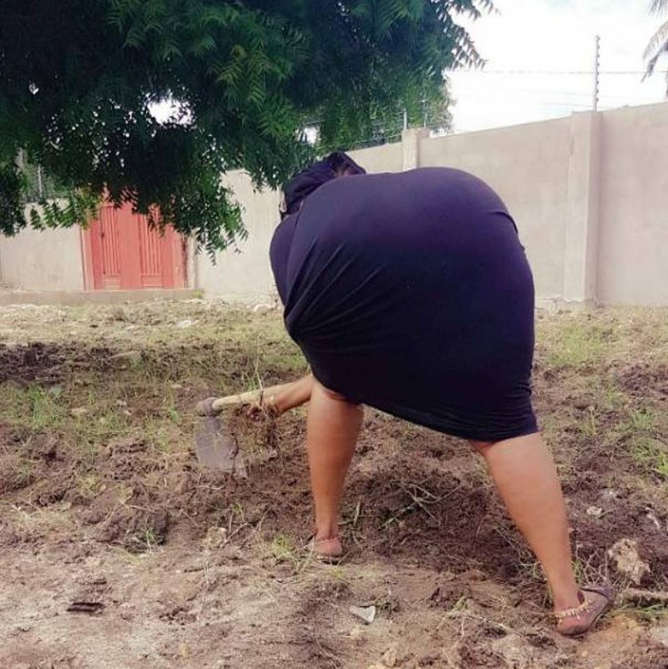 PICHA 5 za Snura Mushi Akionyesha Bonge la Tako Akifanya Kazi za ...