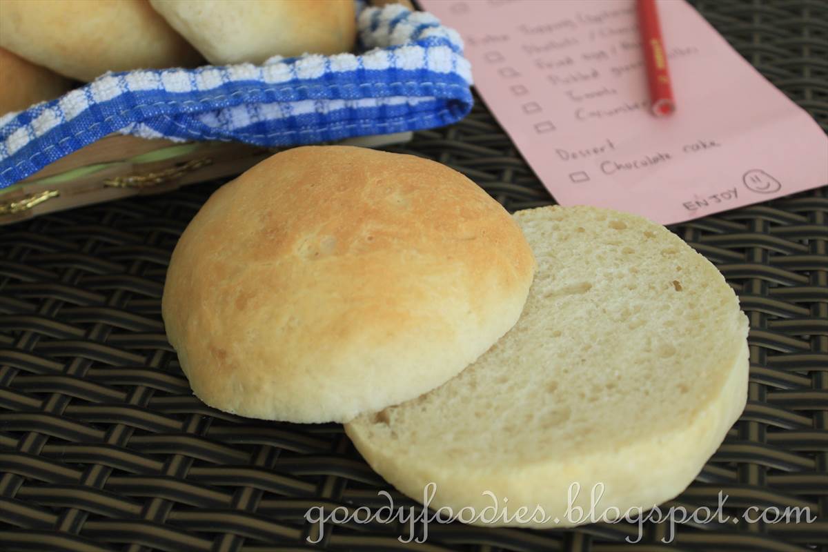 GoodyFoodies: How to Make Your Own Hamburger Buns