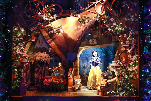 Filmic Light - Snow White Archive: Snow White 80th Anniversary Window ...