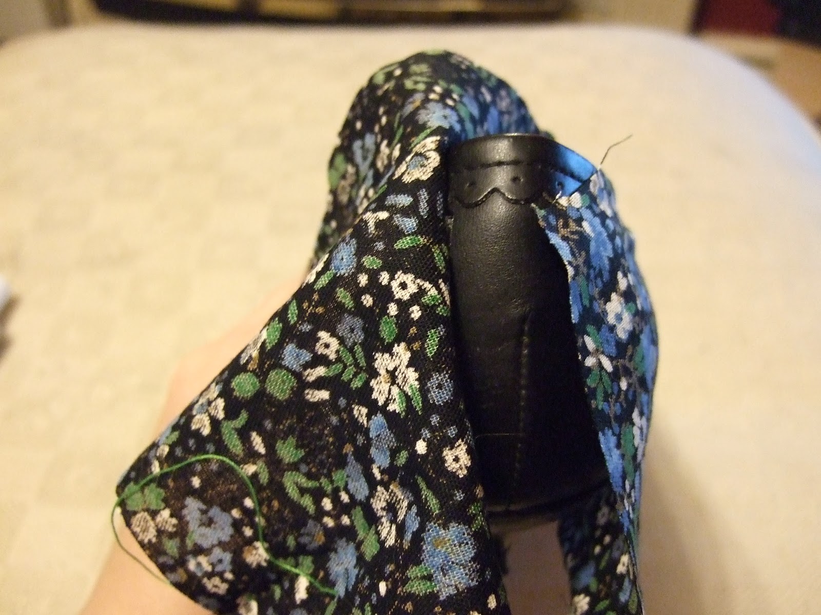 Enthusiastitch: DIY - Fabric Covered Shoes