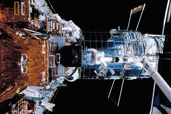 Tech NEWS and REVIEWS: About Hubble Space Telescope - Image and History
