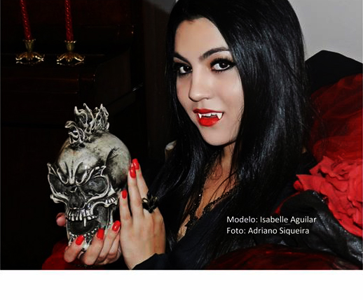 ESCREVENDO COM ROSAS E SANGUE : Fotos da modelo Isabelle Aguilar -Vampira