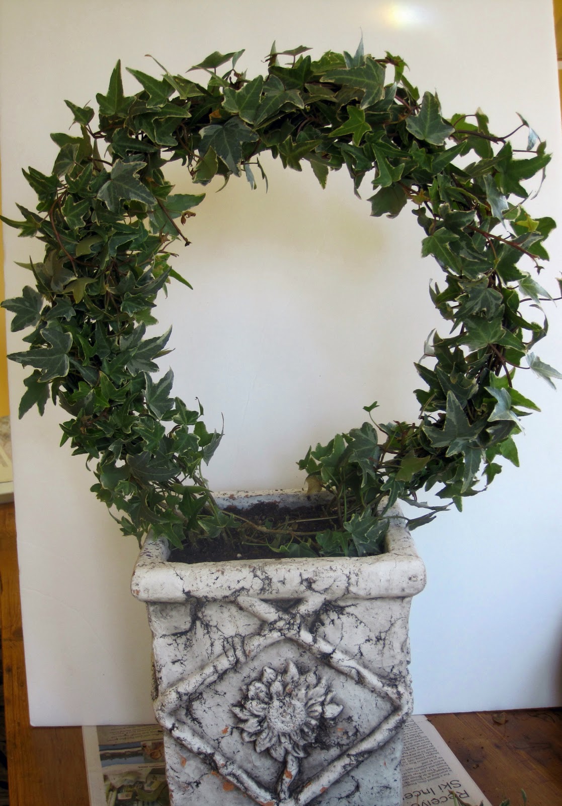 Simple Details: DIY ivy topiary