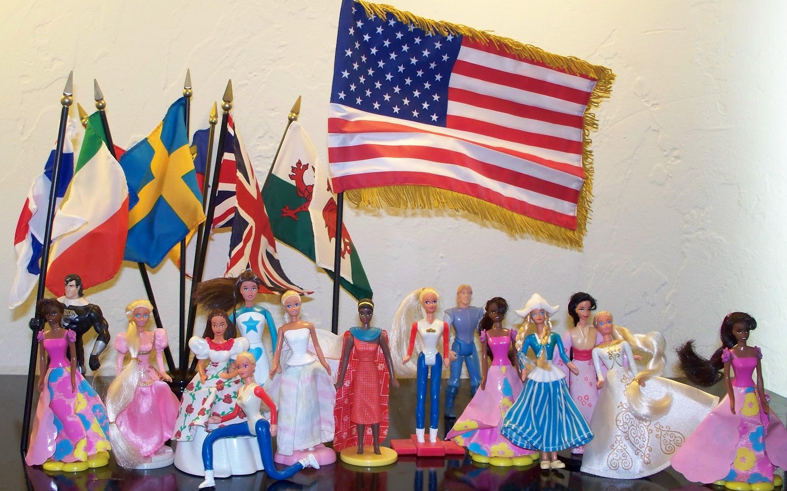 Roxanne's Dolls: It's a Small World