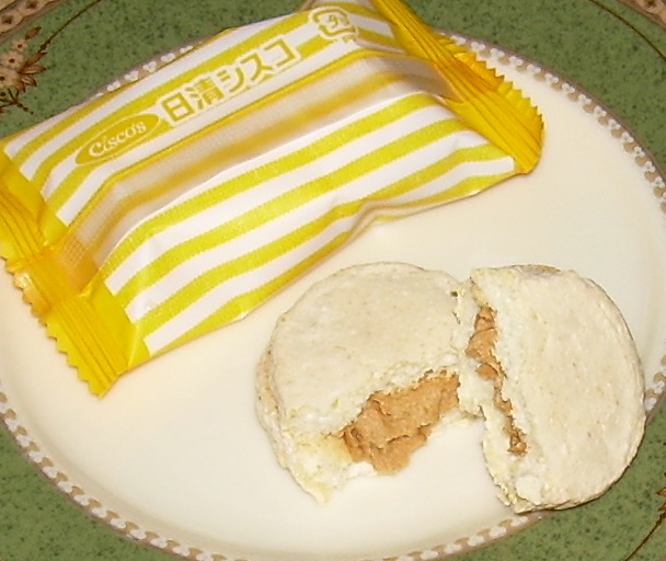 Japanese Snack Reviews: Cisco's Caramel Dacquoise Cookies