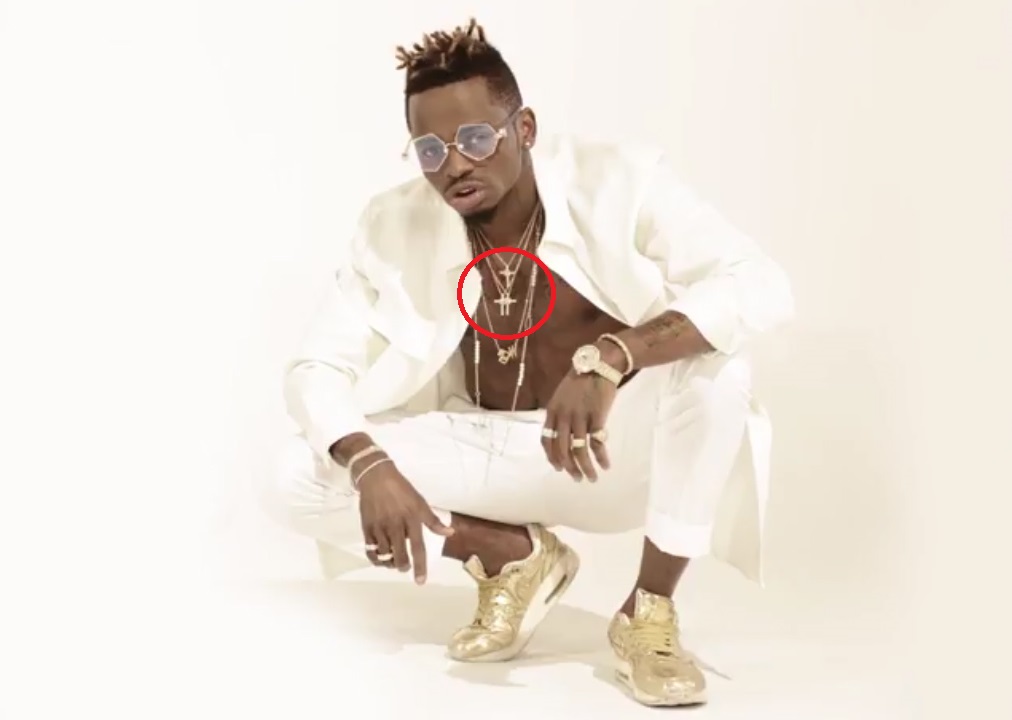 Picha za Diamond akiwa amevaa msalaba zawa gumzo mitandaoni | EMMANUEL ...