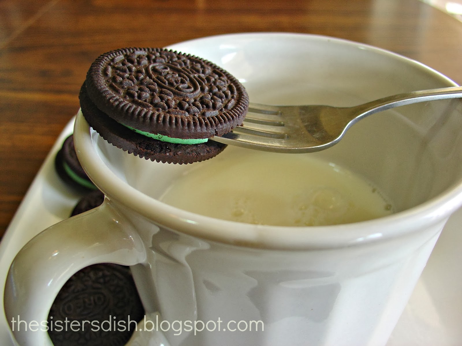 The Sisters Dish: Best way to eat an Oreo(with a fork)...and snowman ...