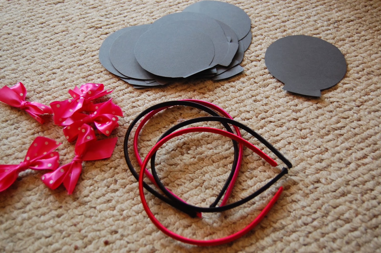 Little Toewsies: Minnie Mouse Party & DIY Pinata