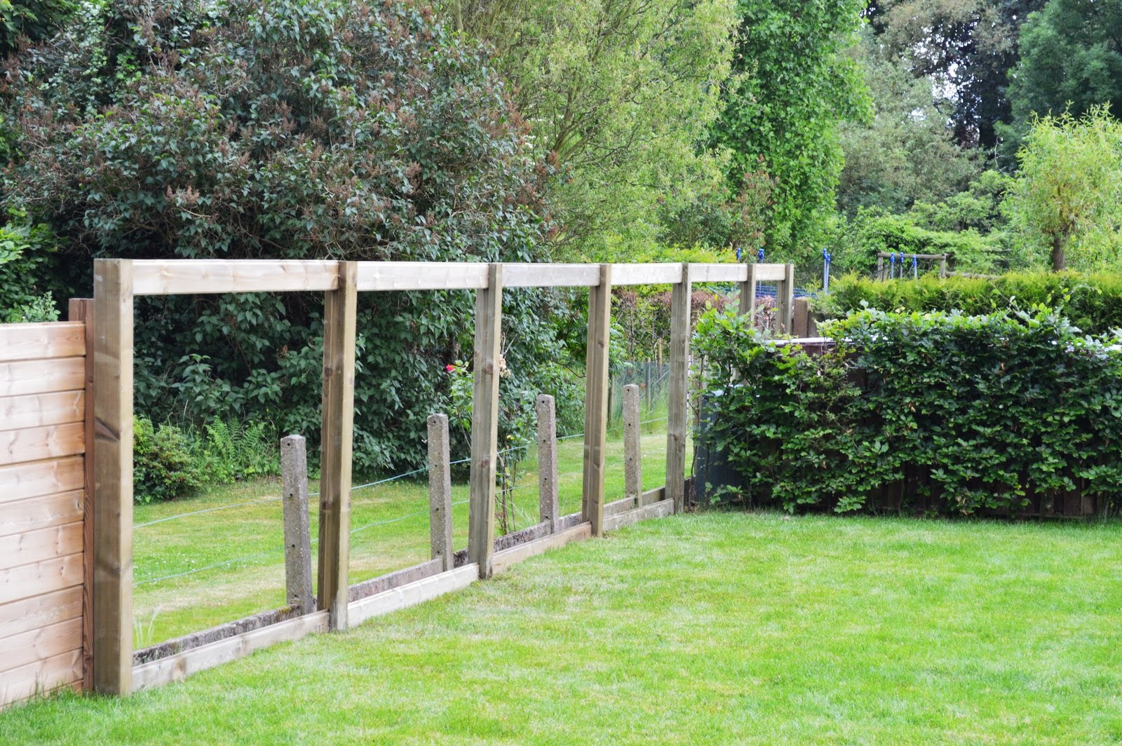 Ons Huisje: Houten tuinafscheiding: deel 3