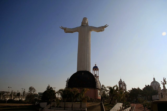 Husmeando por la red: Las 17 estatuas de Cristo más altas del mundo.