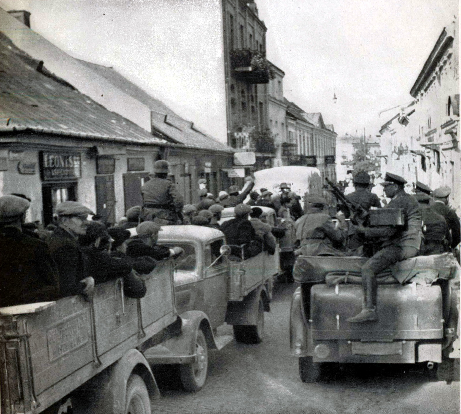 NAZI JERMAN: Kunjungan Adolf Hitler ke Front Polandia (1939)