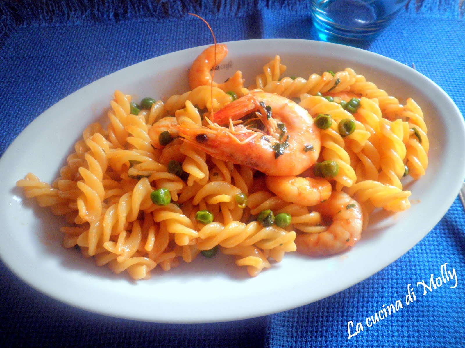 La cucina di Molly: FUSILLI CON GAMBERETTI E PISELLI