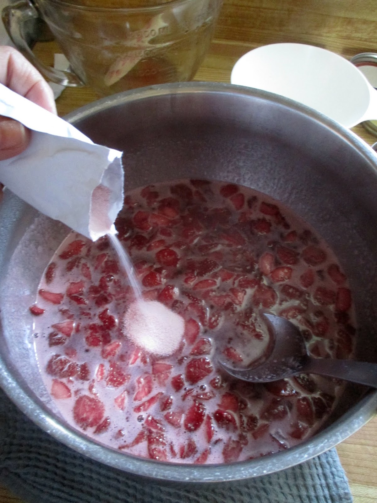 Hot and Cold Running Mom - Just my Stuff: Jello Strawberry Jam