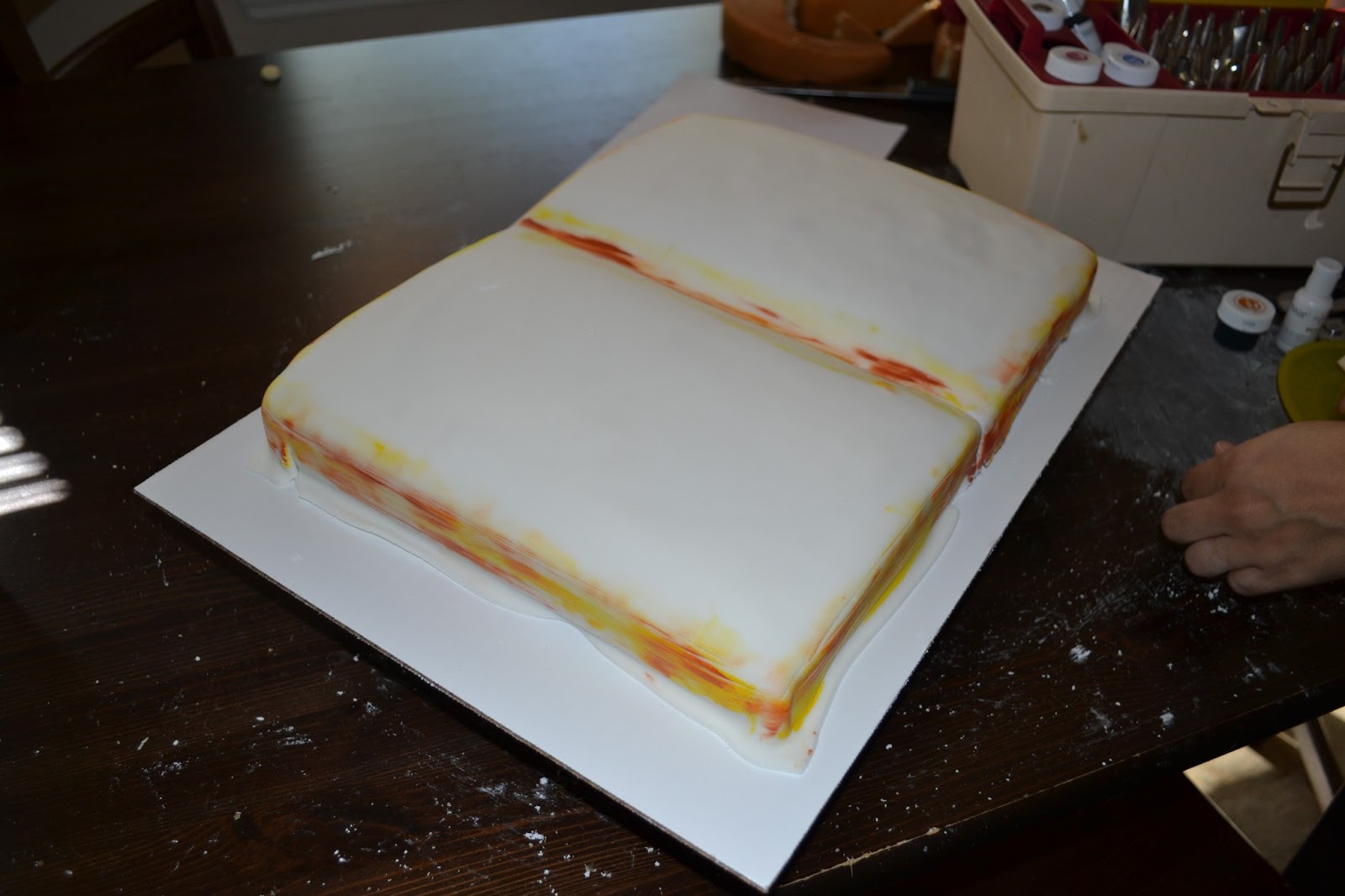 Hyde's Creations: Dragon Cake Tutorial