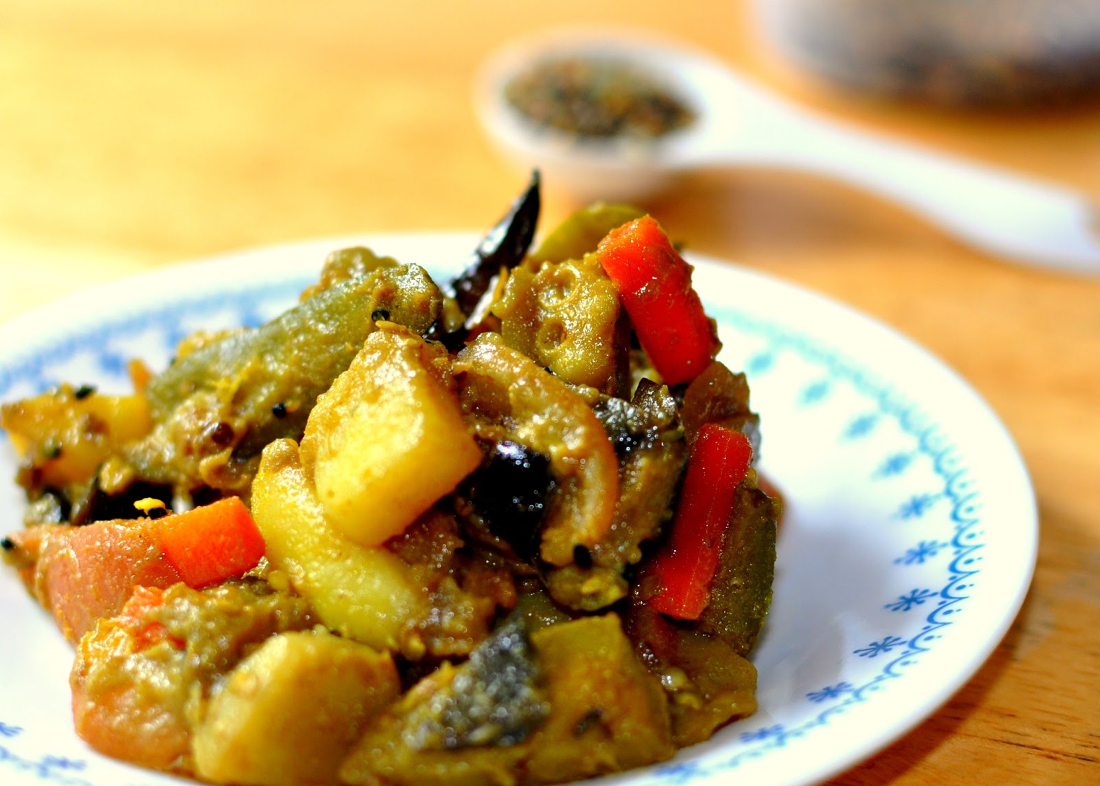 When Mom & Dad cook: Panchmeshali tarkari panchphoron diye ...