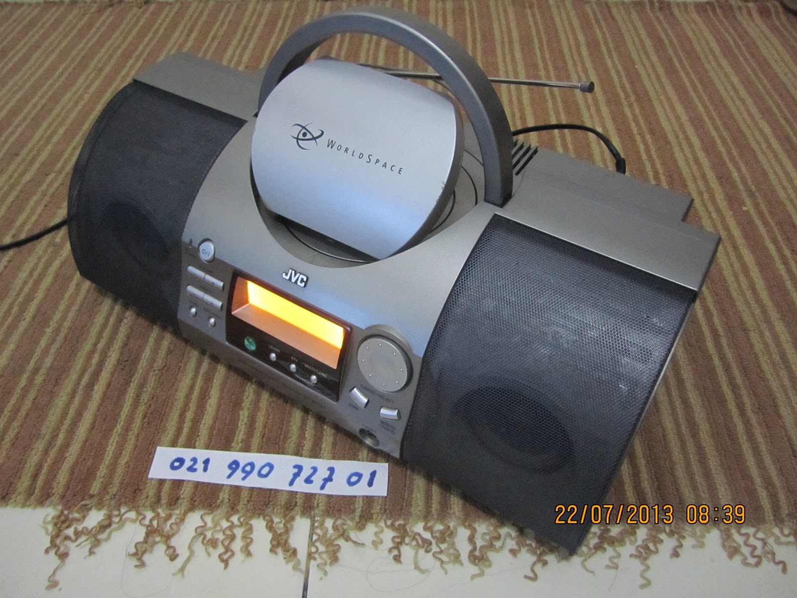 E L E C T R O N S: Digital Radio Worldspace satelite JVC FR-DS 100