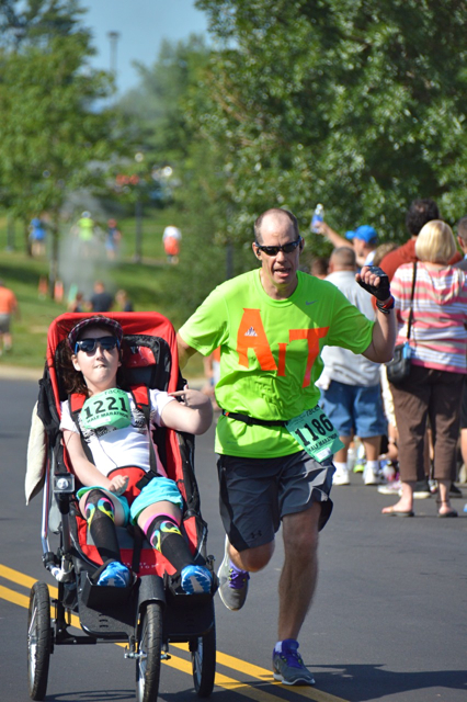 Love That Max : Parents who run races with their kids with disabilities