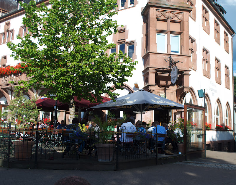 Stroud Is All Over the Place: Homburger hof