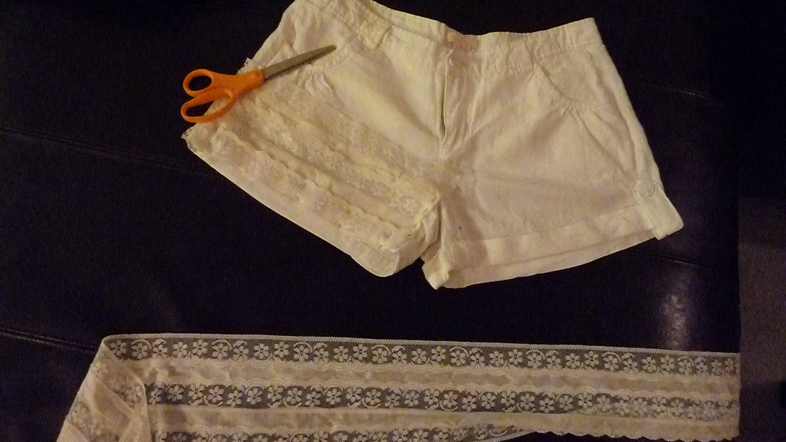 Secondhand Star: DIY your own lace shorts!