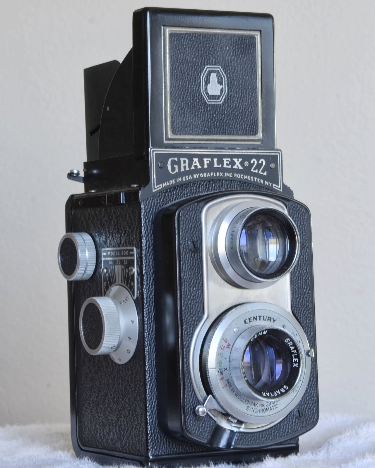 Vintage Camera House: Graflex 22