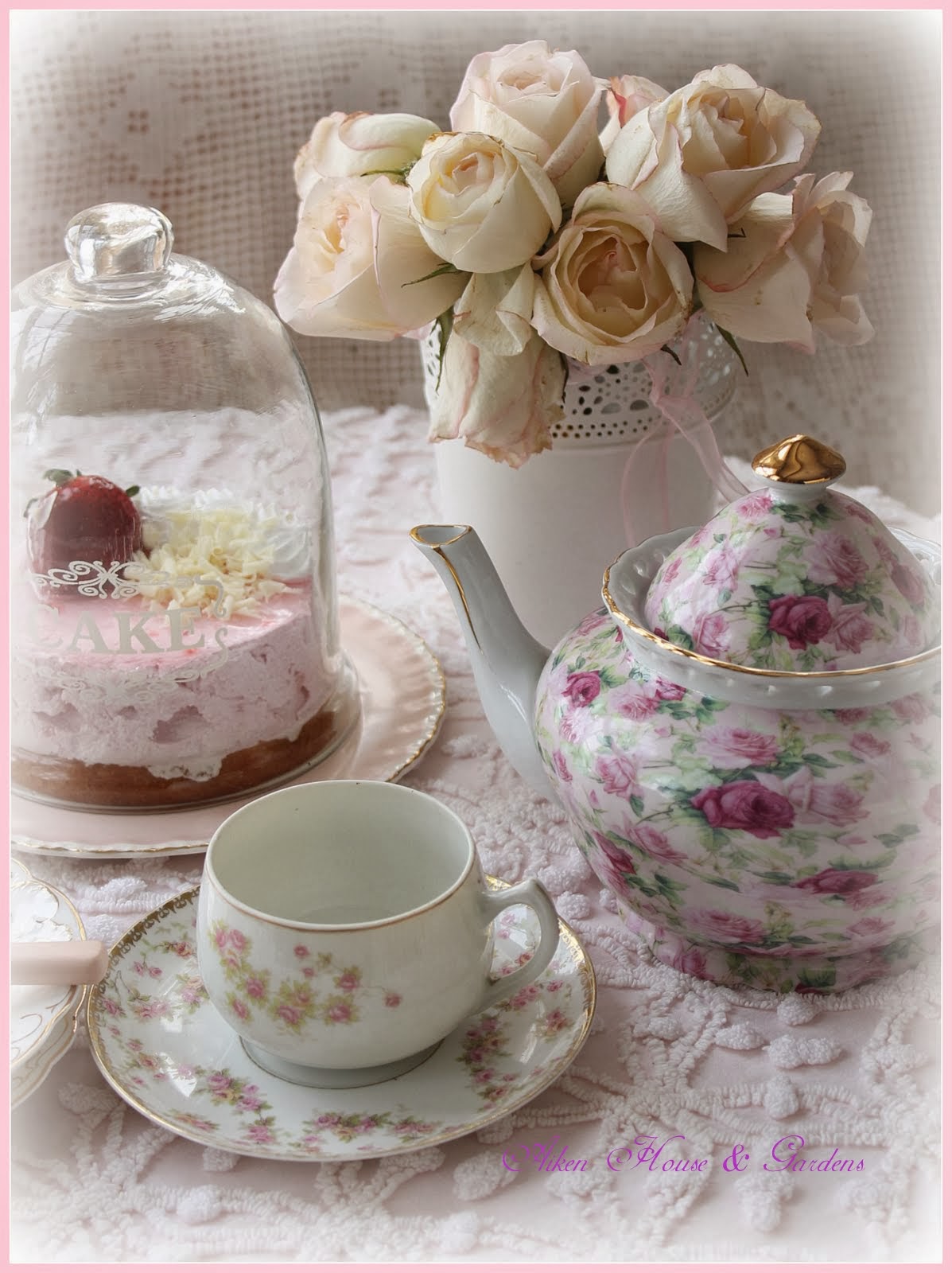 Aiken House & Gardens: Tea Cake and Roses