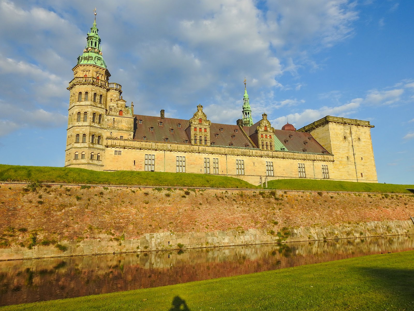 Skirting "Hamlet's Castle" |Blissful Solitary Wanderings
