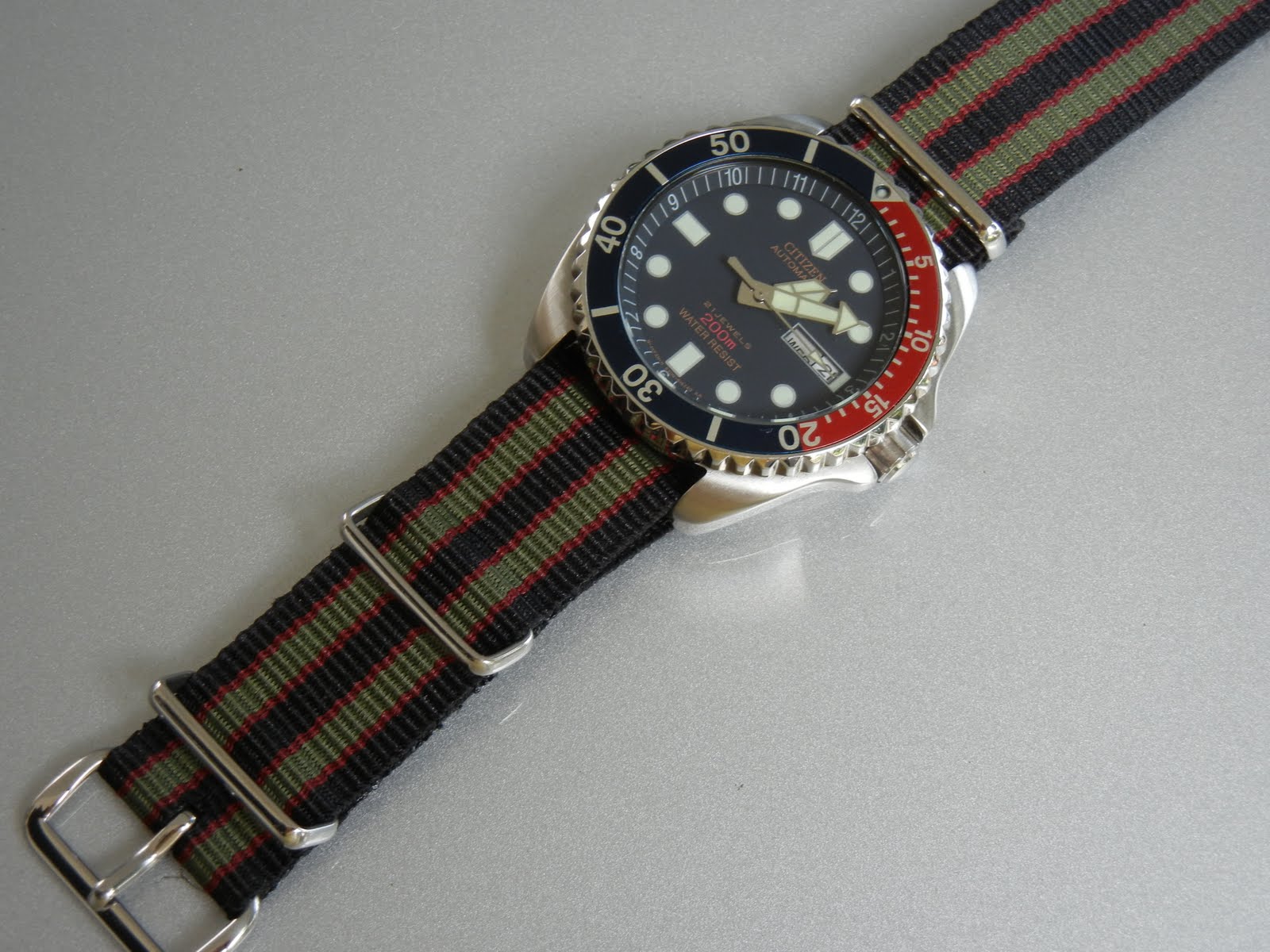 Jam Masa: TALI NATO VERSI BOND