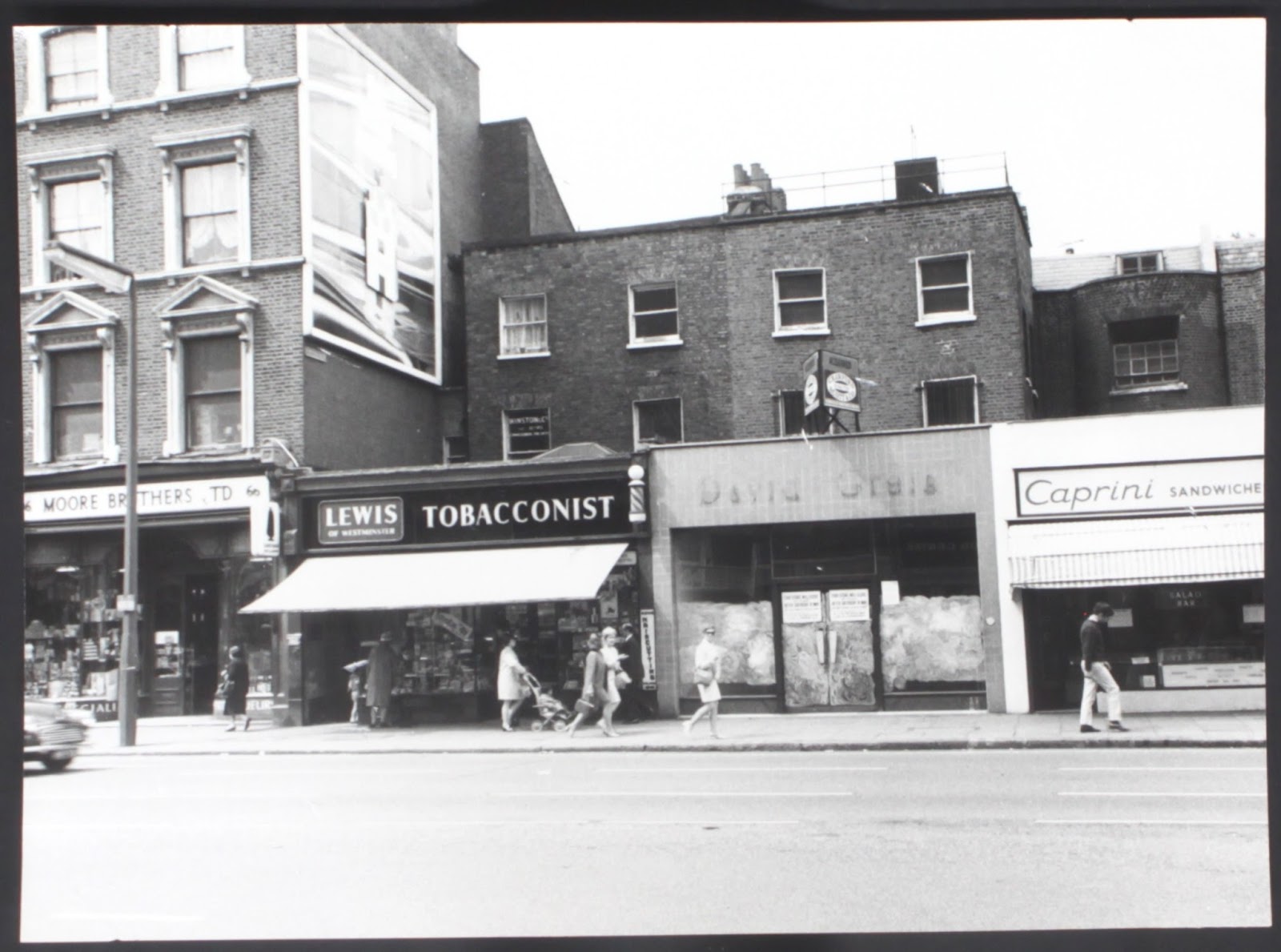 Male Trailing Spouse : Memory Hold The Door on Notting Hill Gate!
