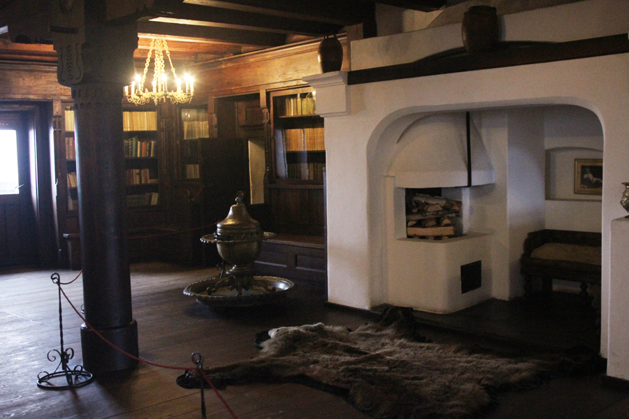 Bran, Romania: A Transylvanian Christmas at Dracula's Castle — Posh ...