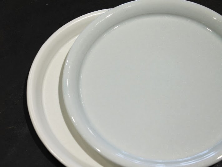 Sara Japanese Pottery: Dessert Plates & Triangular Bowls by Kazu Oba
