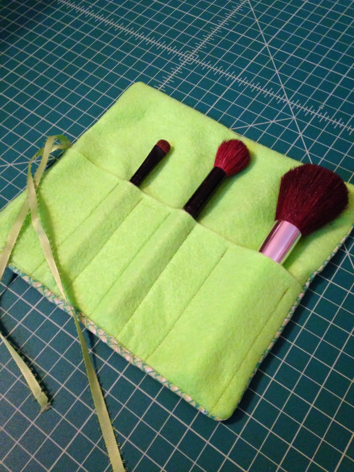 Kraftie Katie: Makeup Brush Roll Tutorial