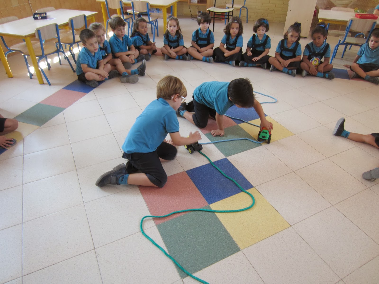 ¡Mira qué bien!: 4 años: Líneas en zigzag (picos)