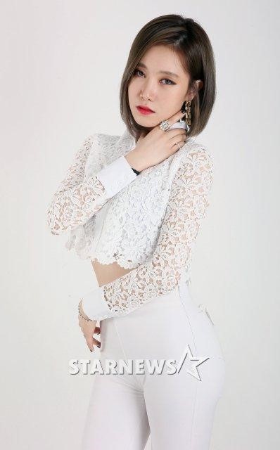 Yezi to make solo debut in December