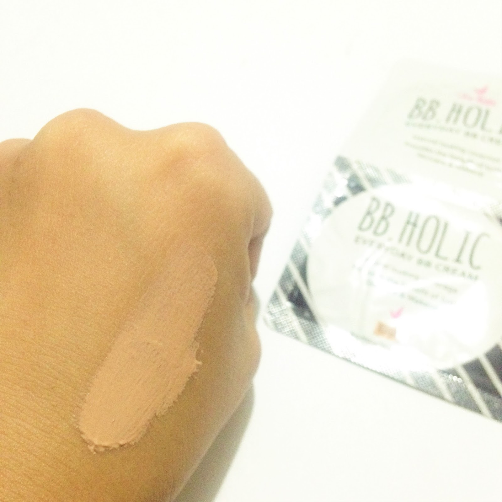 iWhite Korea BB.Holic Everyday BB Cream Review - IzzaGlinoFull