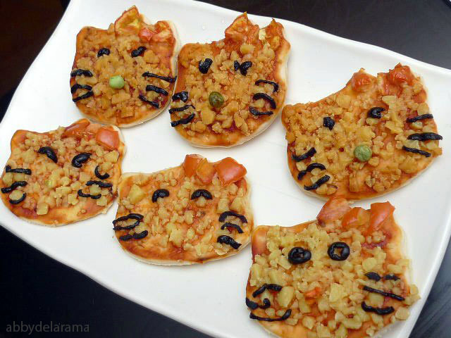 The Happy Tummy Kitty: HELLO KITTY PIZZA