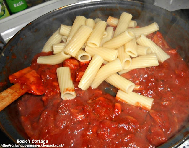 Rosie's Cottage: Super Easy, Super Yummy, Vegetarian Rigatoni Bolognese