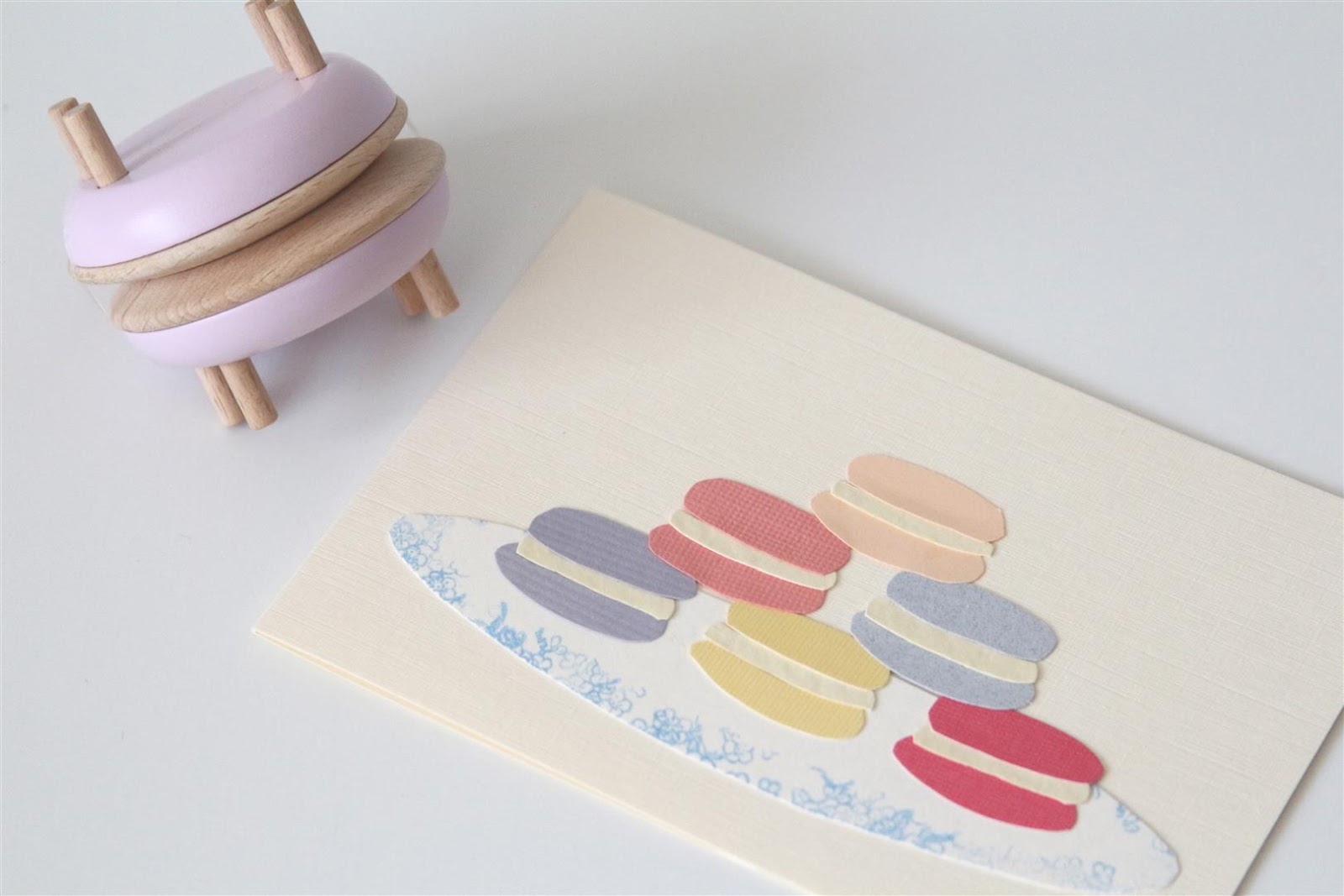 emuse: Macaron card