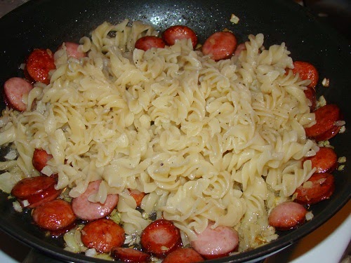 Cristina's world: Paste prajite cu carnacior, ou si cascaval