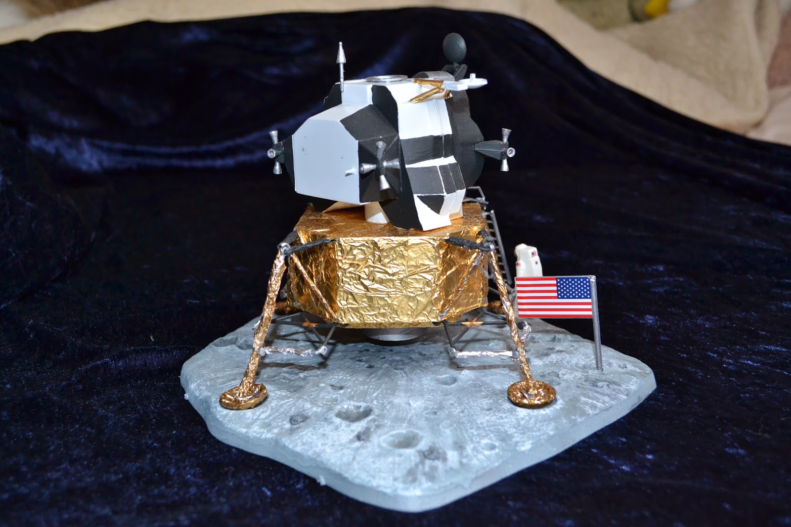 Happyscale-Modellbau: Lunar Landing Module "Eagle" - Revell 1/48 built ...