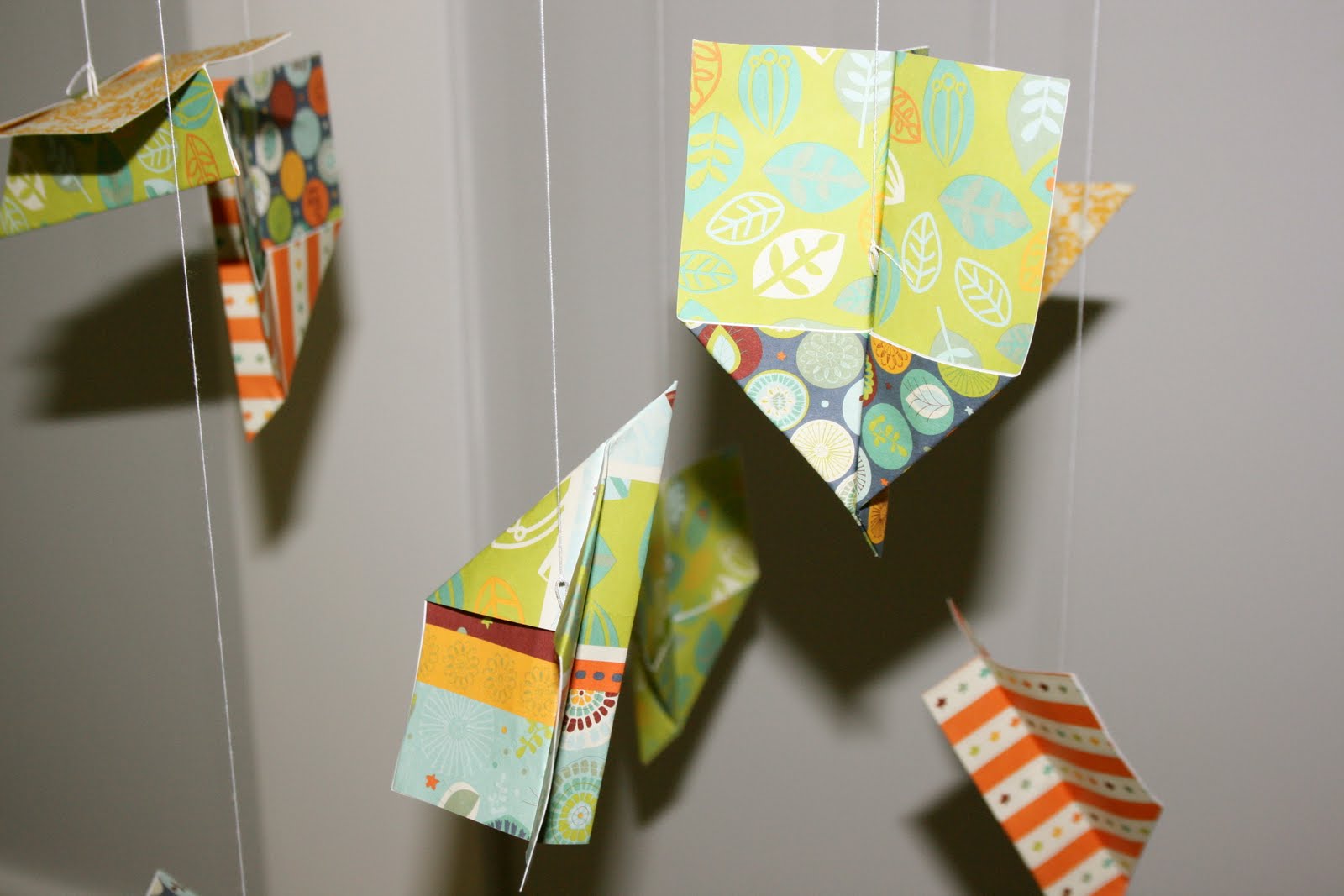 mylittleowls: Paper Airplane Mobile